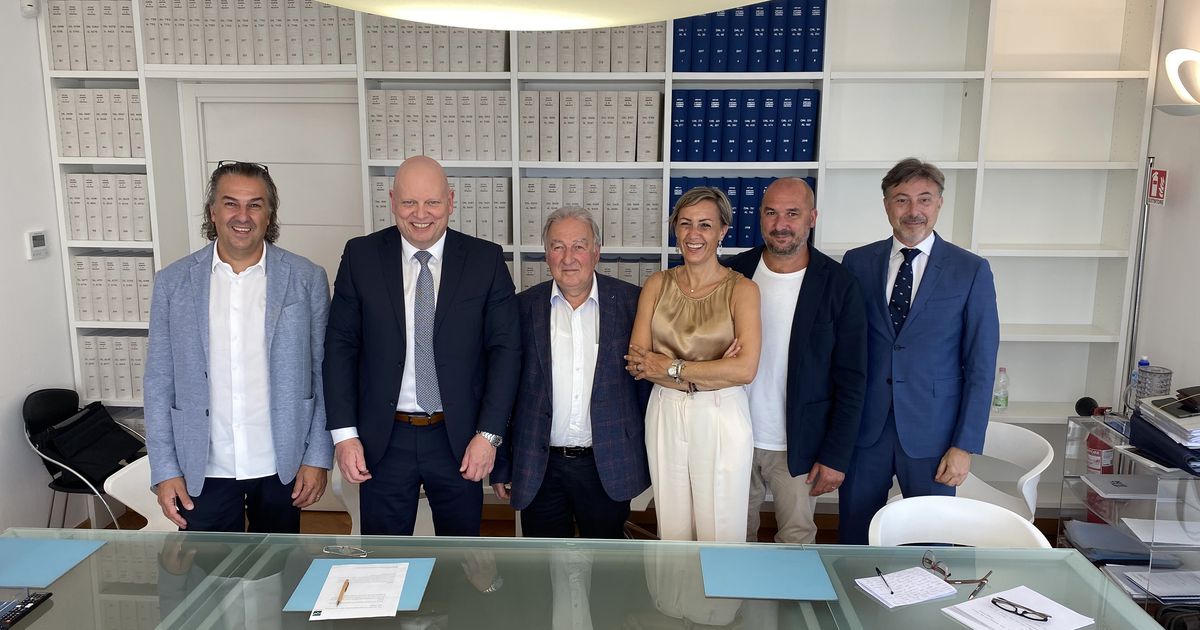 Detail - MICHAEL WEINIG (AU)